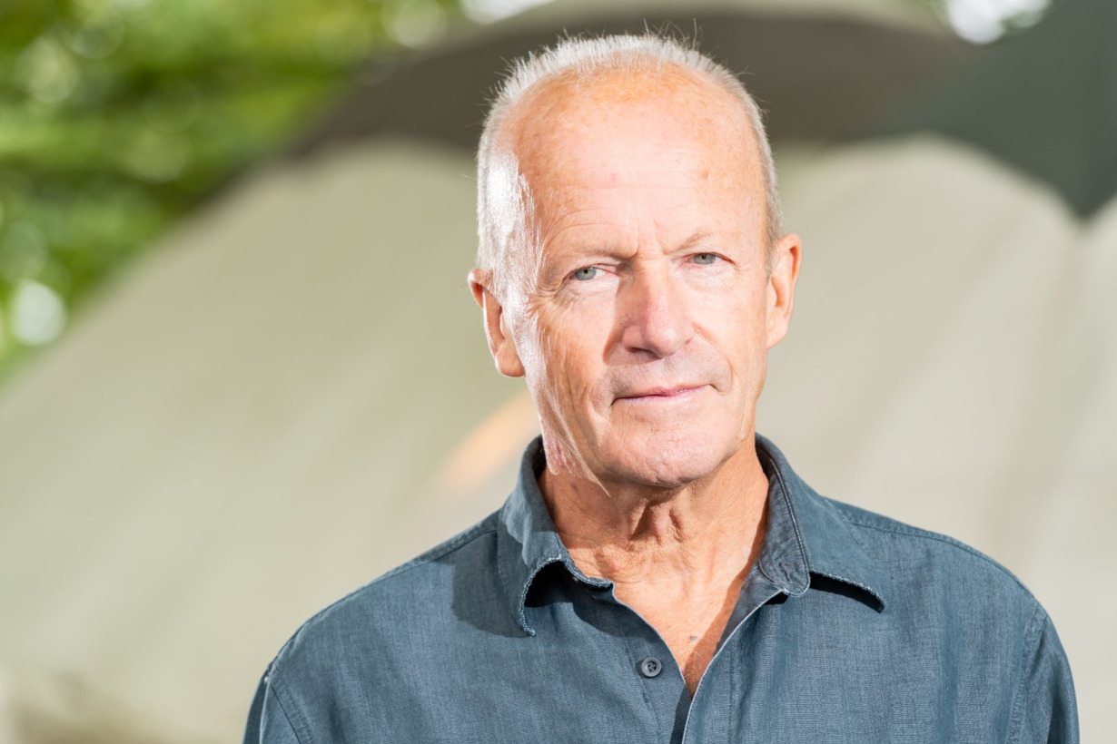 Jim Crace - Visuotinė lietuvių enciklopedija