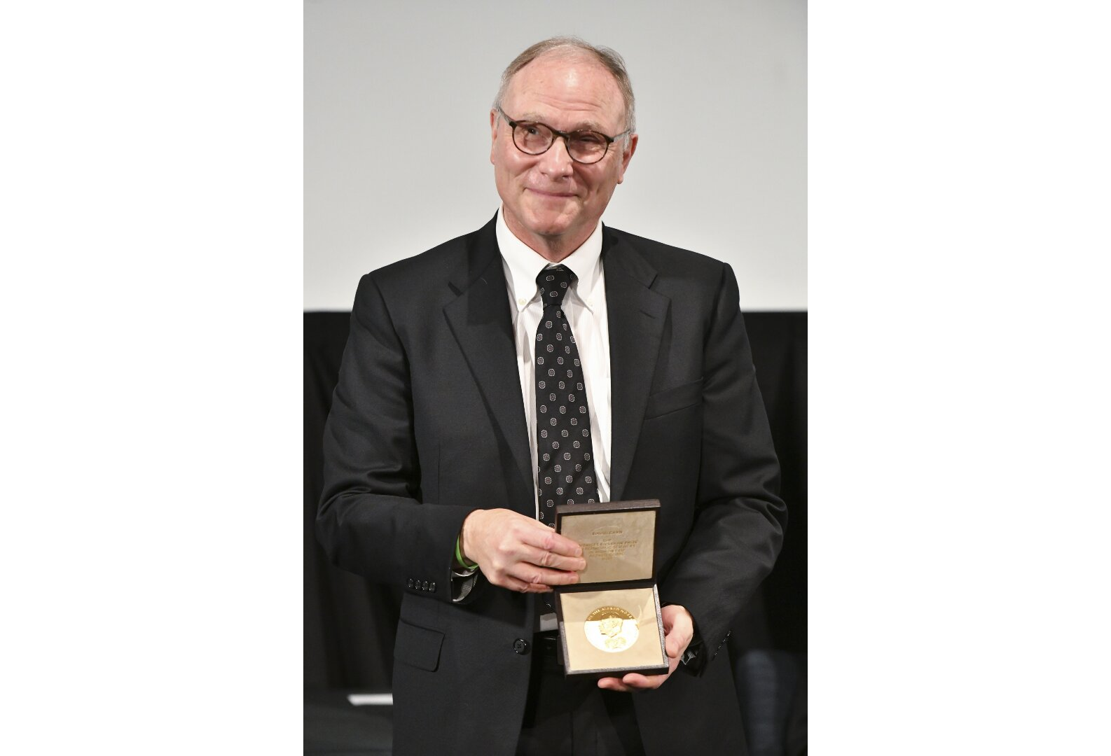 David Edward Card - Visuotinė lietuvių enciklopedija