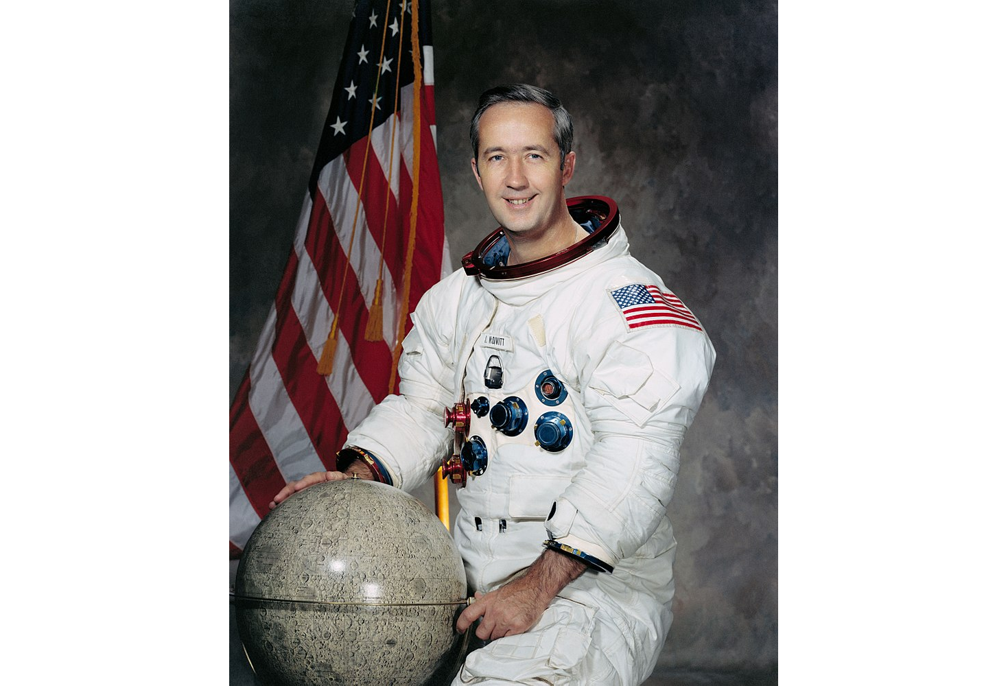 James McDivitt - Visuotinė lietuvių enciklopedija