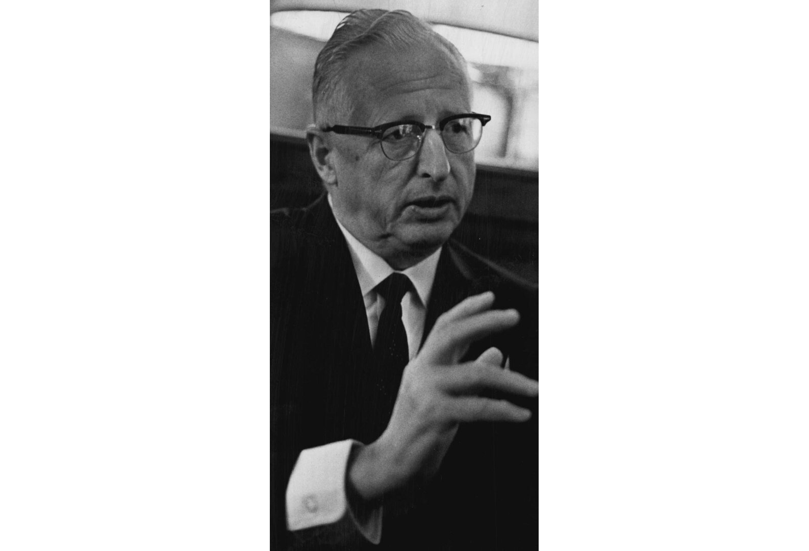 Donald Howard Menzel - Visuotinė lietuvių enciklopedija