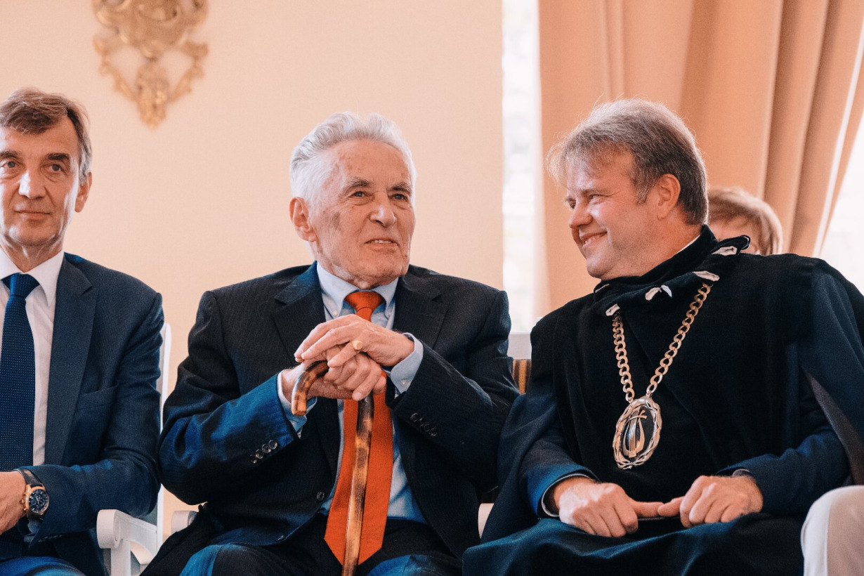 George Mikell - Visuotinė lietuvių enciklopedija