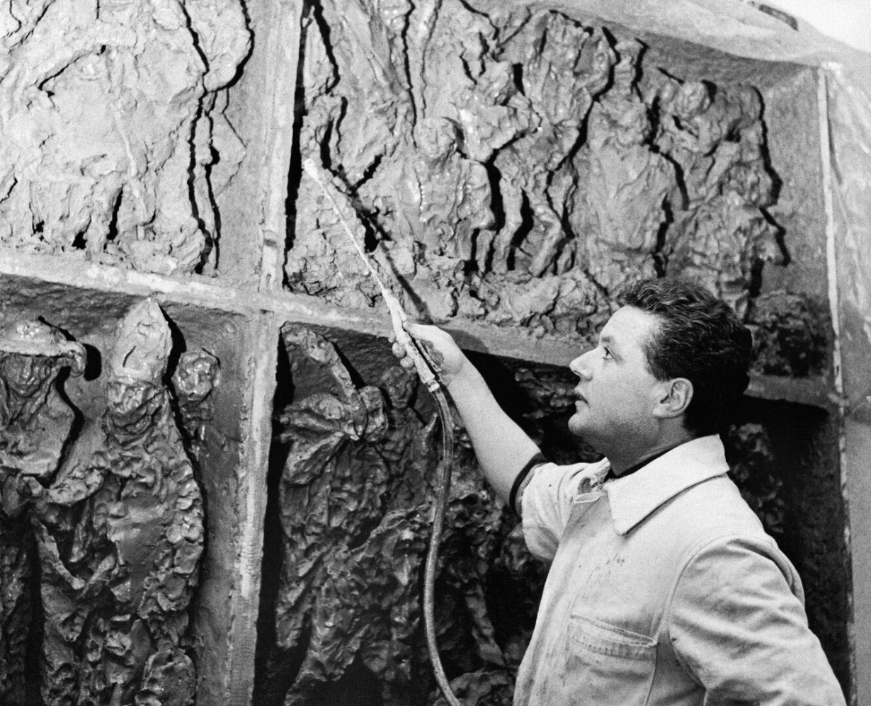 Luciano Minguzzi - Visuotinė lietuvių enciklopedija