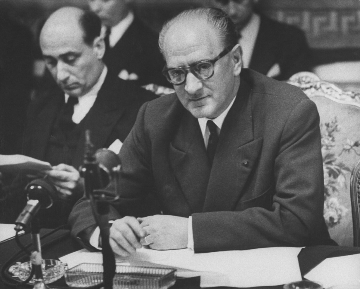 Guy Mollet - Visuotinė lietuvių enciklopedija