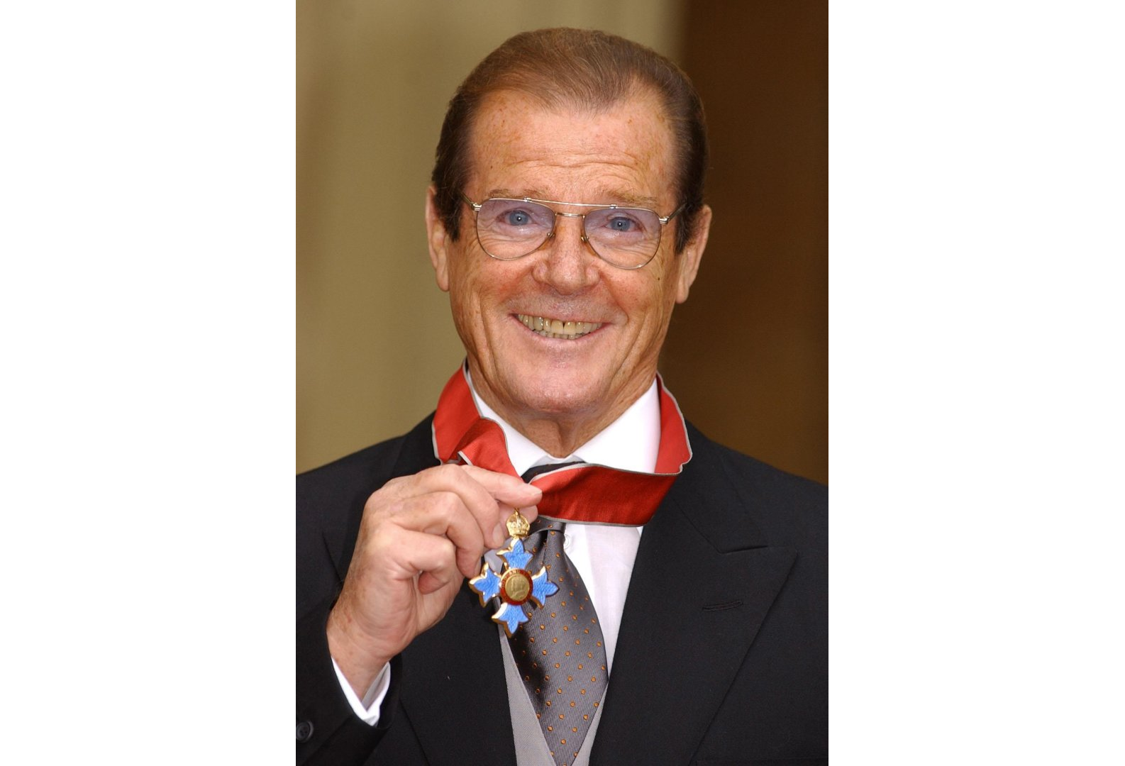 Roger Moore - Visuotinė lietuvių enciklopedija