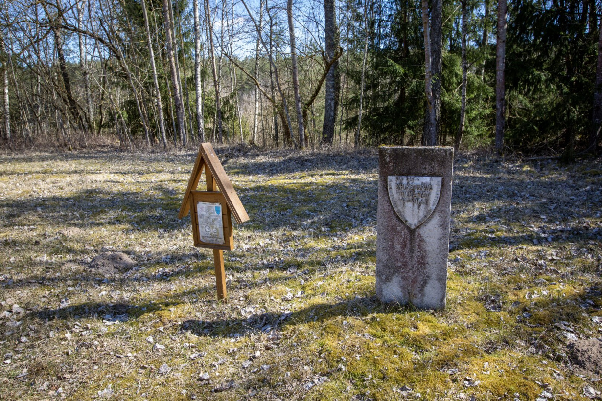 Krikštonių piliakalnis ir pilkapynas - Visuotinė lietuvių enciklopedija