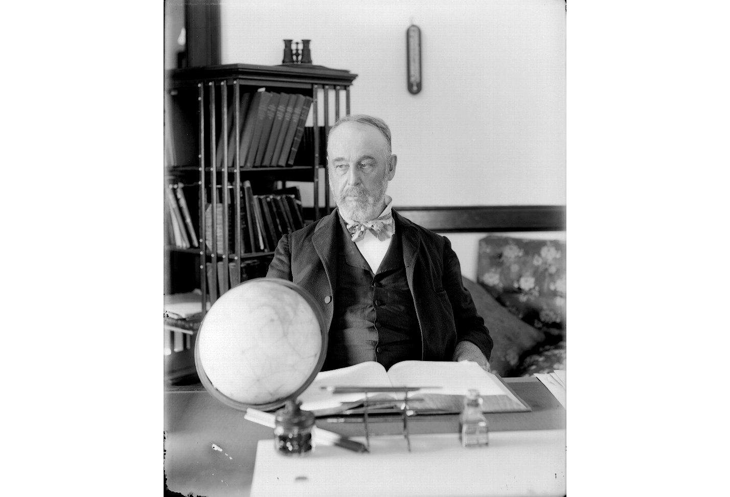 Asaph Hall - Visuotinė lietuvių enciklopedija