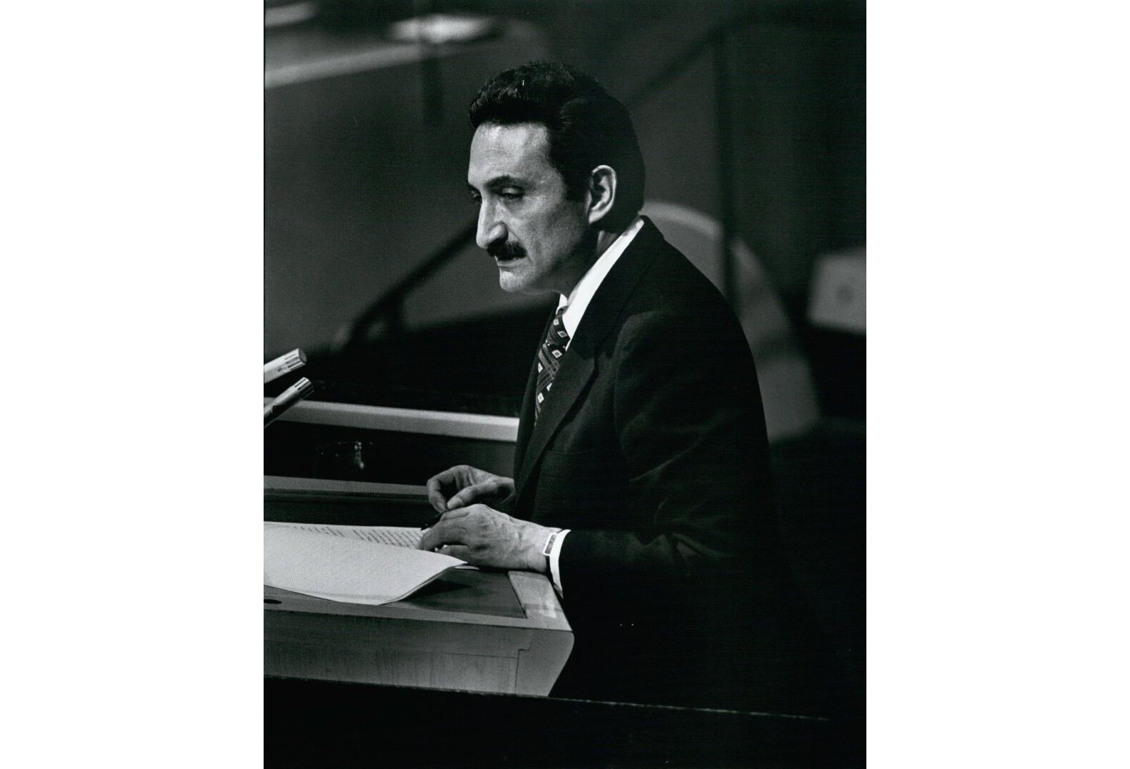 Bülent Ecevit - Visuotinė lietuvių enciklopedija