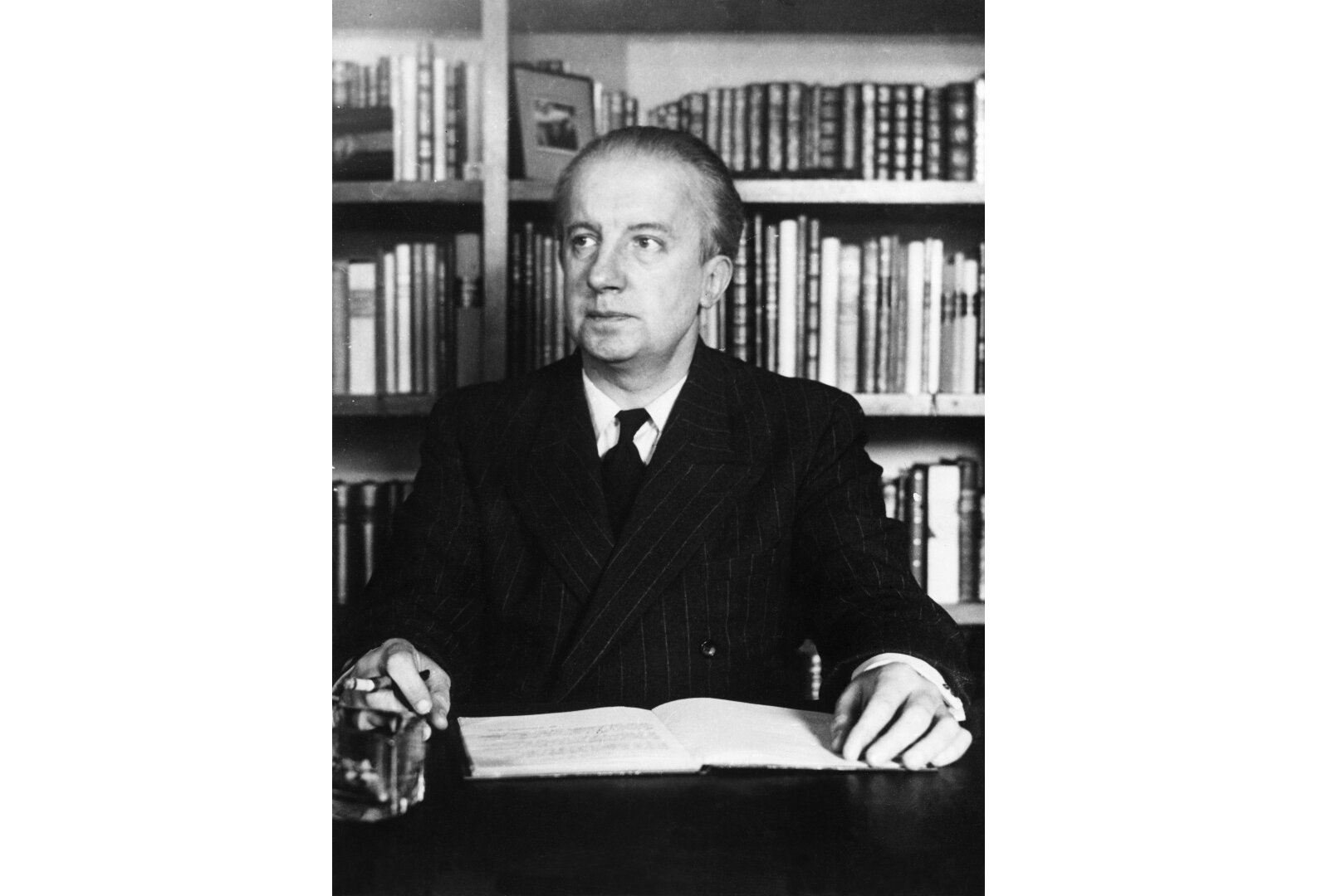 Paul Eluard - Visuotinė lietuvių enciklopedija