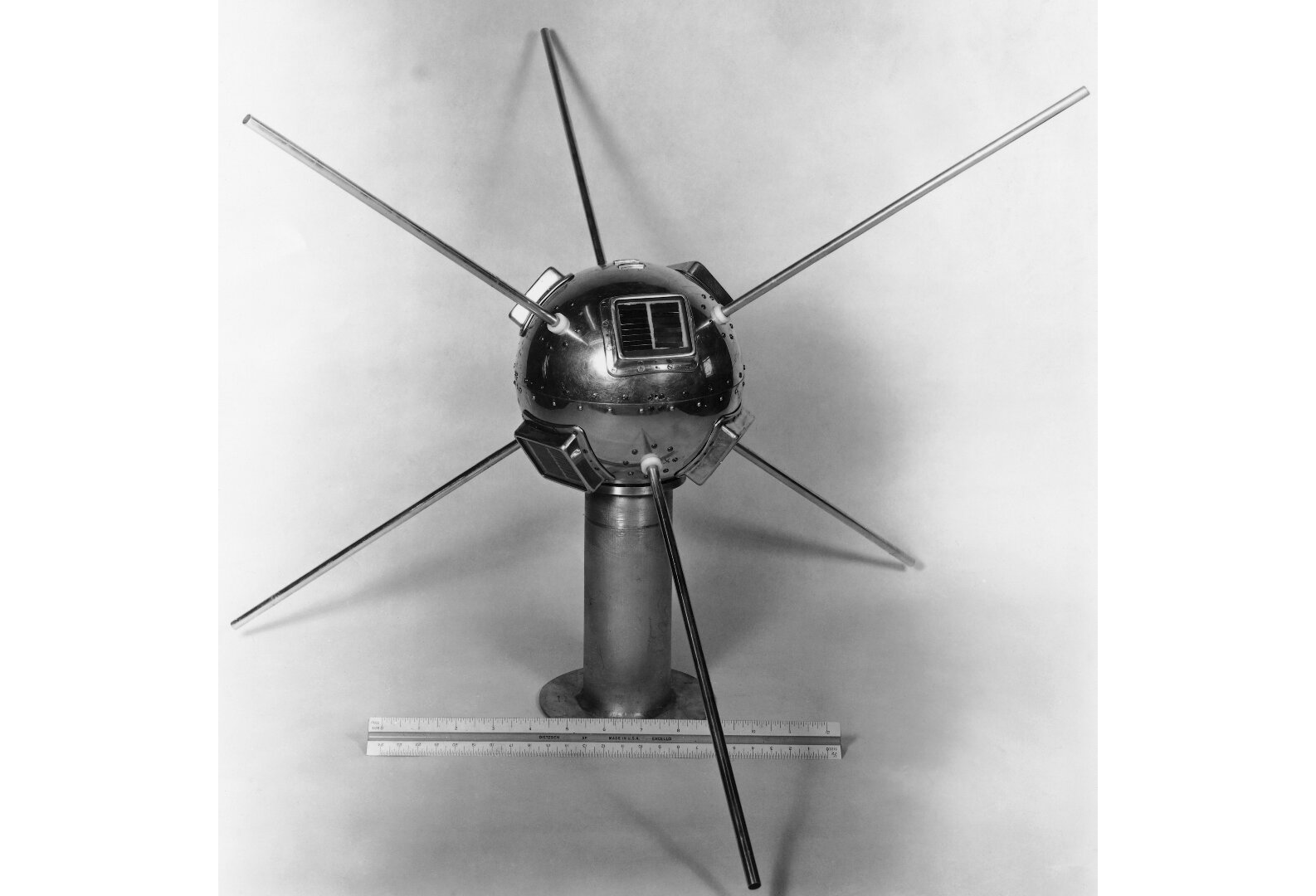dirbtinis Žemės palydovas - Visuotinė lietuvių enciklopedija